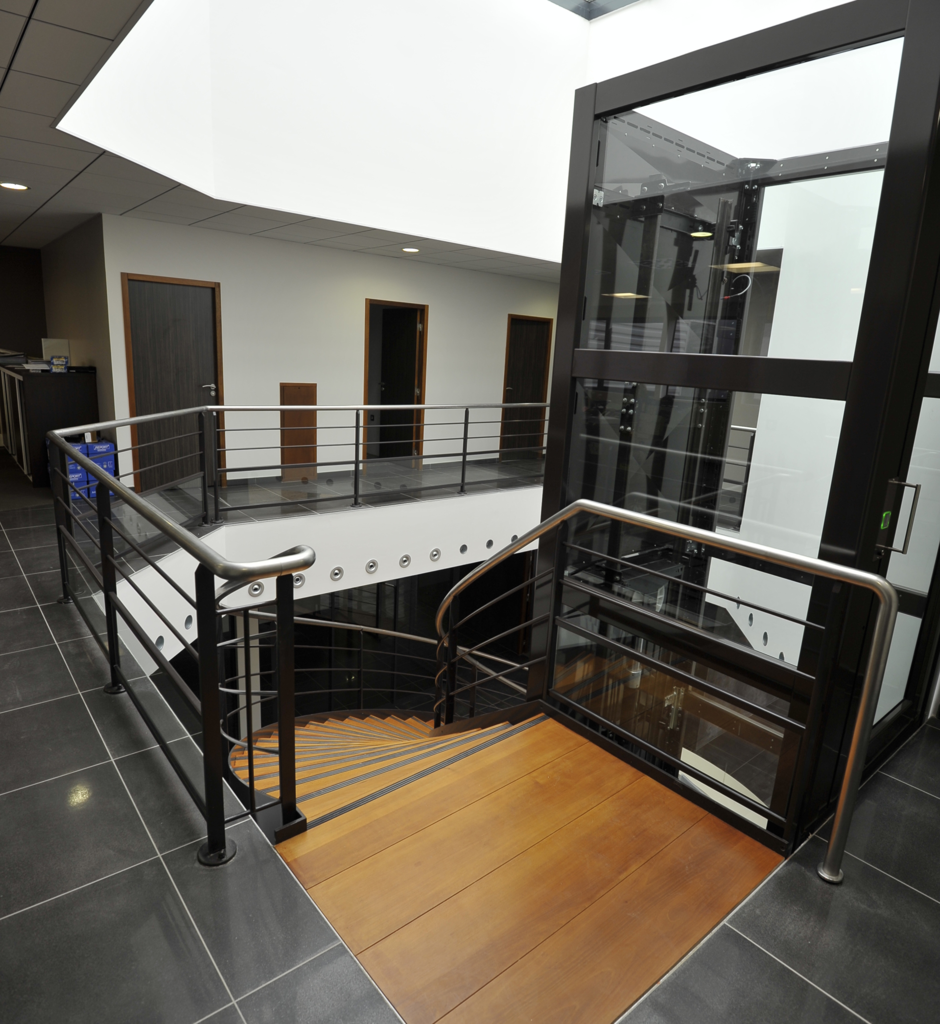 Escalier balancé acier et bois hêtre massif sur mesure